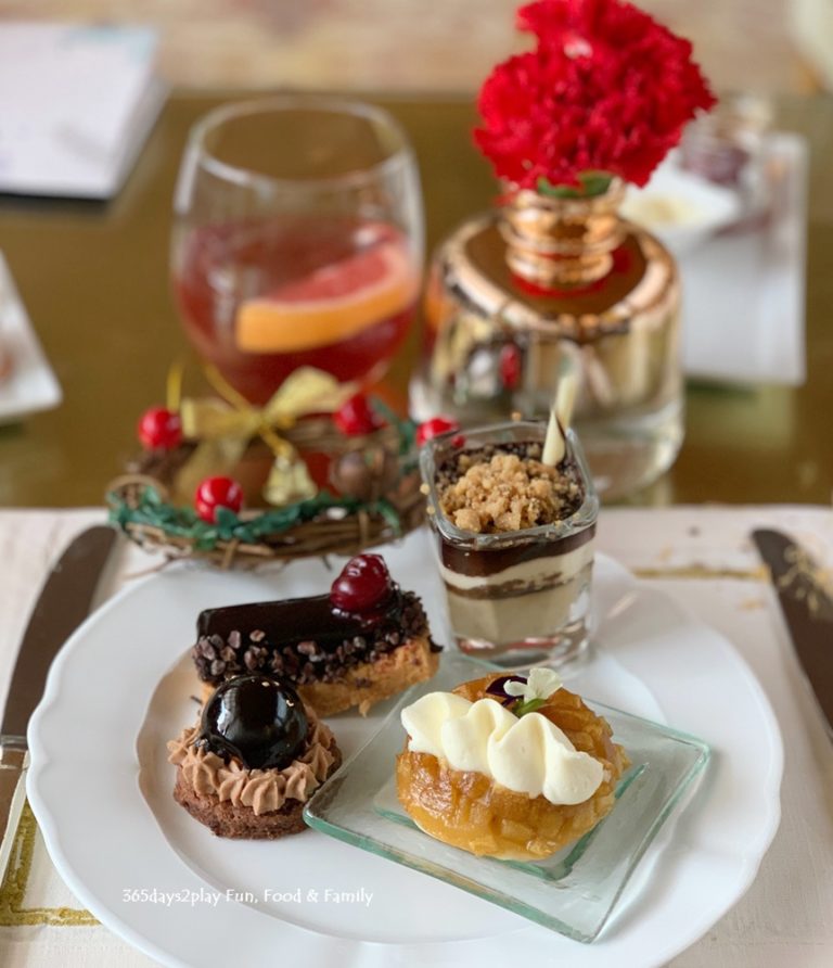 Ritz Carlton Chihuly Lounge Festive Afternoon Tea – 365days2play Fun ...